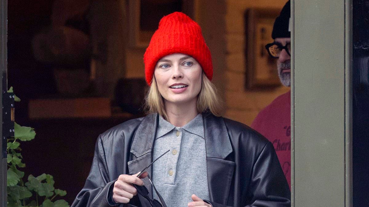 Margot Robbie joins her real-life Heathcliff Tom Ackerley for shopping ...