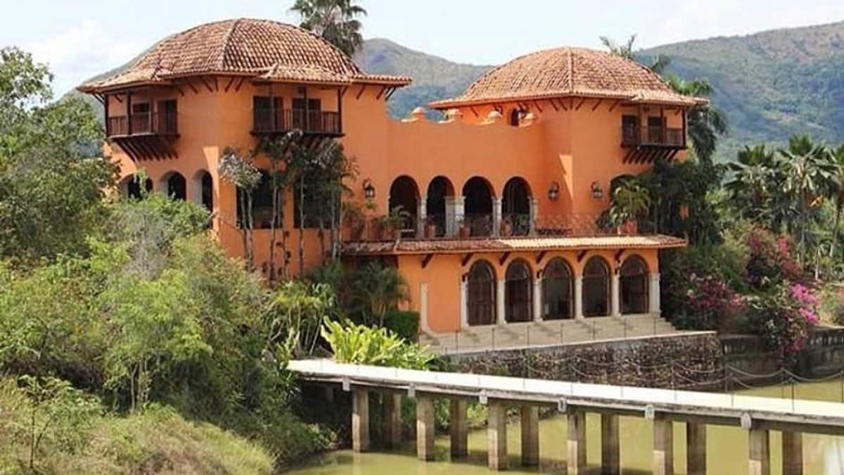 Hugh Laurie's jungle lair... and the real-life corruption scandal even ...